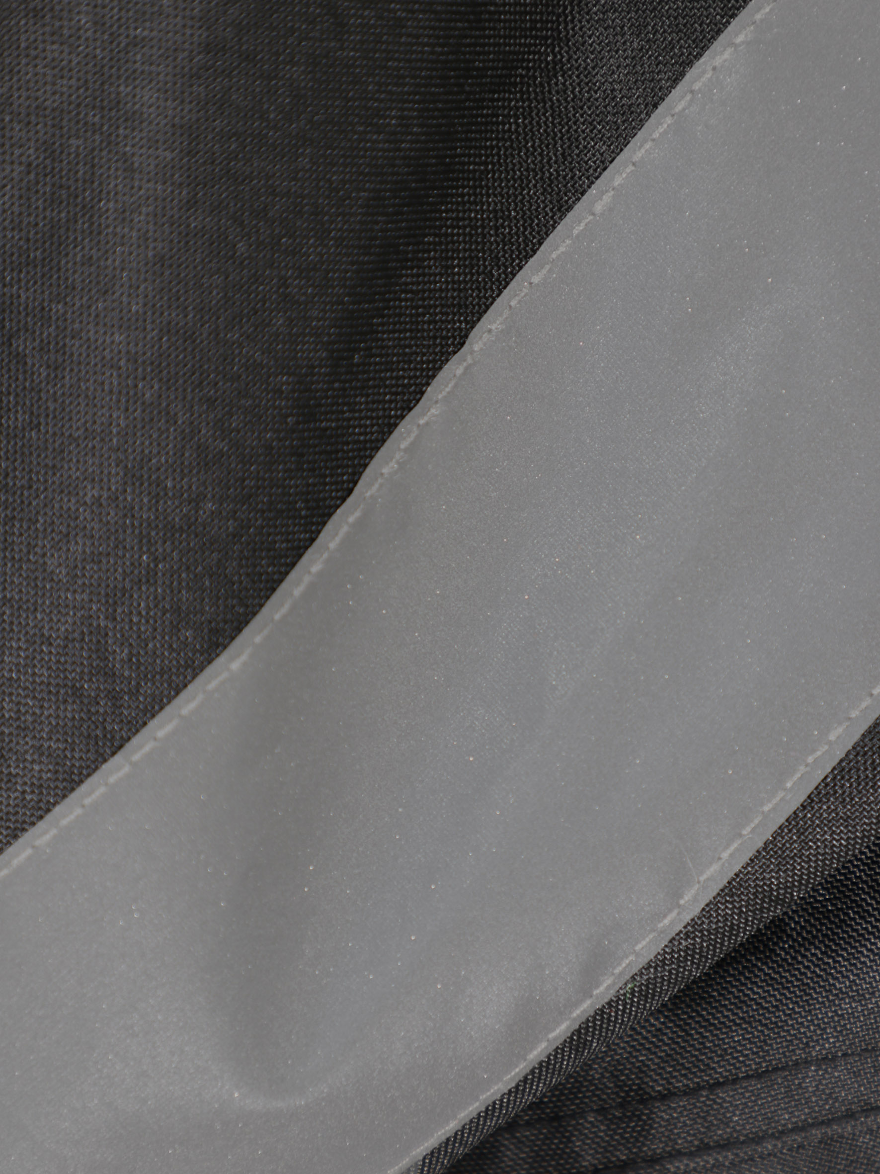 Artikel Parka mit verbesserter Sichtbarkeit. Reflexstreifen